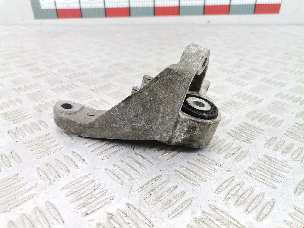 Кронштейн (крепление лапа траверса) кпп Ford C-MAX 1 3M517M125 арт. 2118573