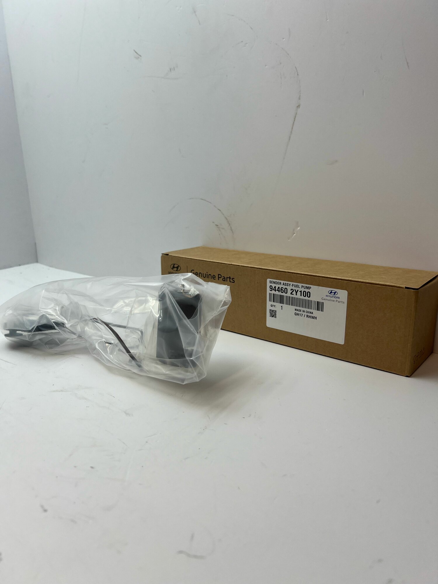 Датчик уровня топлива 944602Y100 Hyundai / KIA