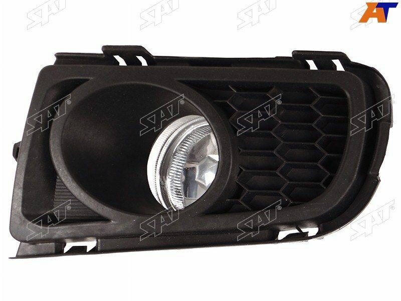 . SAT Фара противотуманная для MAZDA 6, ATENZA 05-07 левая с оправой