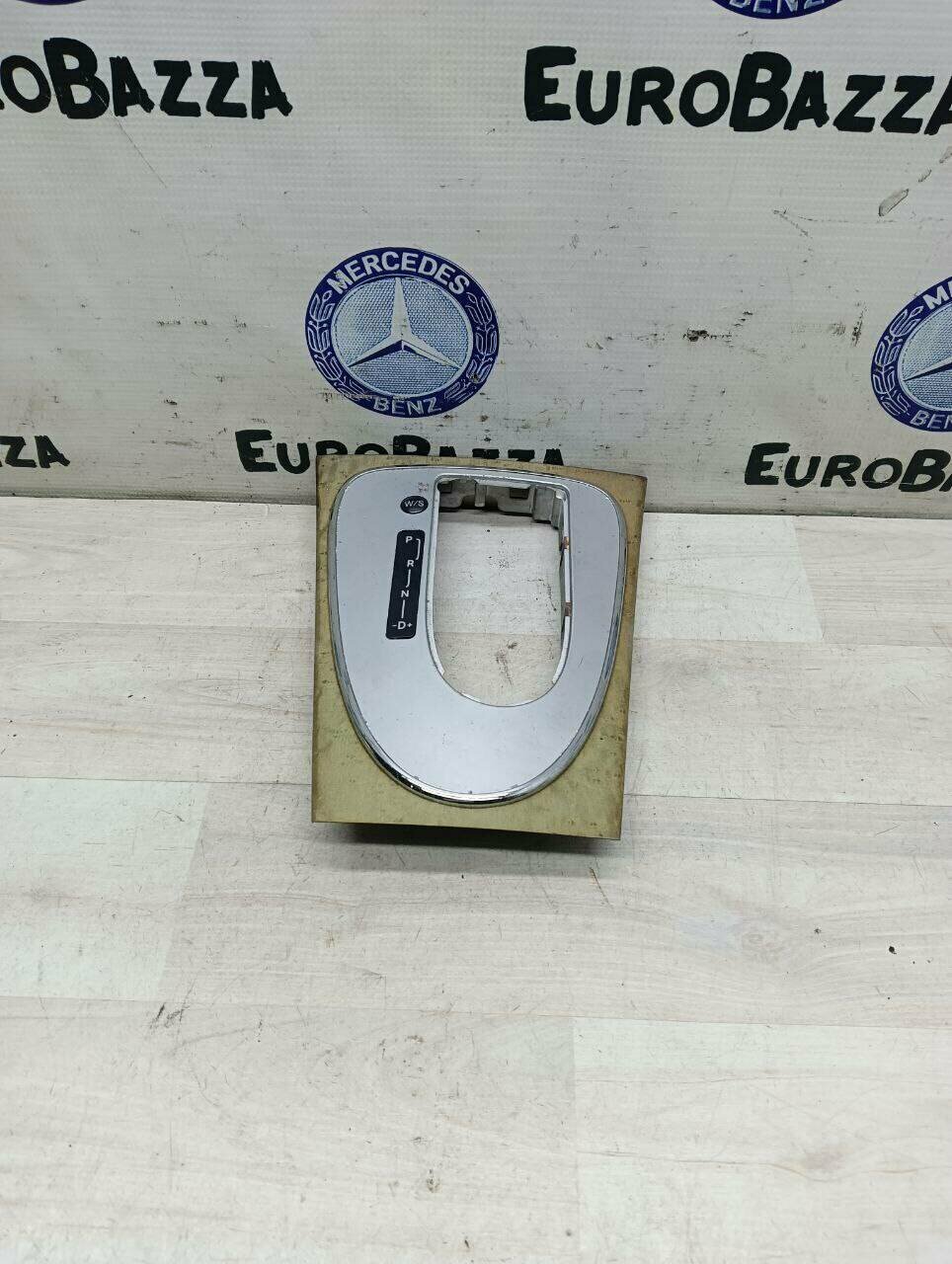 Накладка селектора АКПП Mercedes W211 A2118602436
