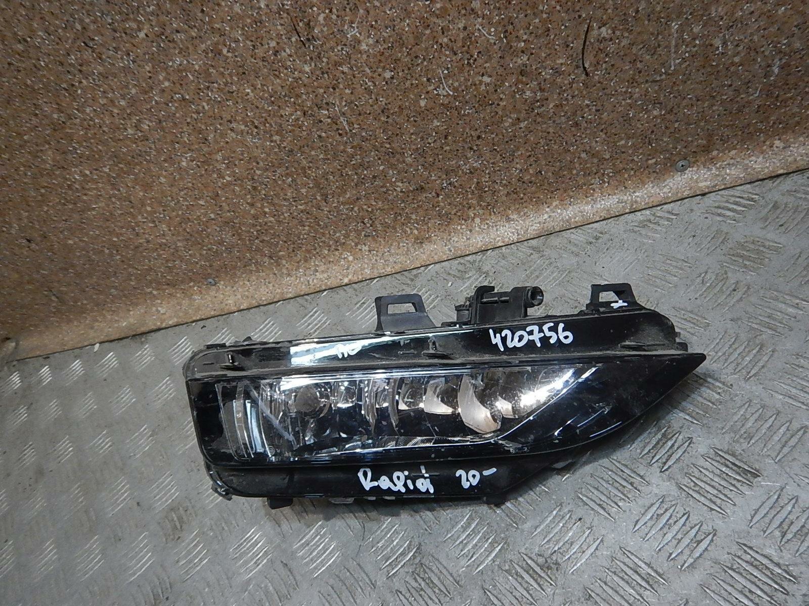 Б/У Фара противотуманная левая, Skoda (Шкода)-RAPID (20-) SKODA Rapid (20-) Сломано 2 крепления, царапины. 420756 VAG ар...