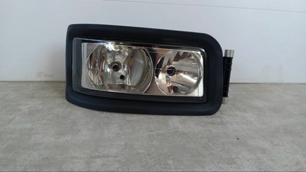 Фара головного света правая MAN TGA TGL TGM TGH7+H7 (без эл. корректора) с резиновой рамкой с ручной регулировкой (МАН)