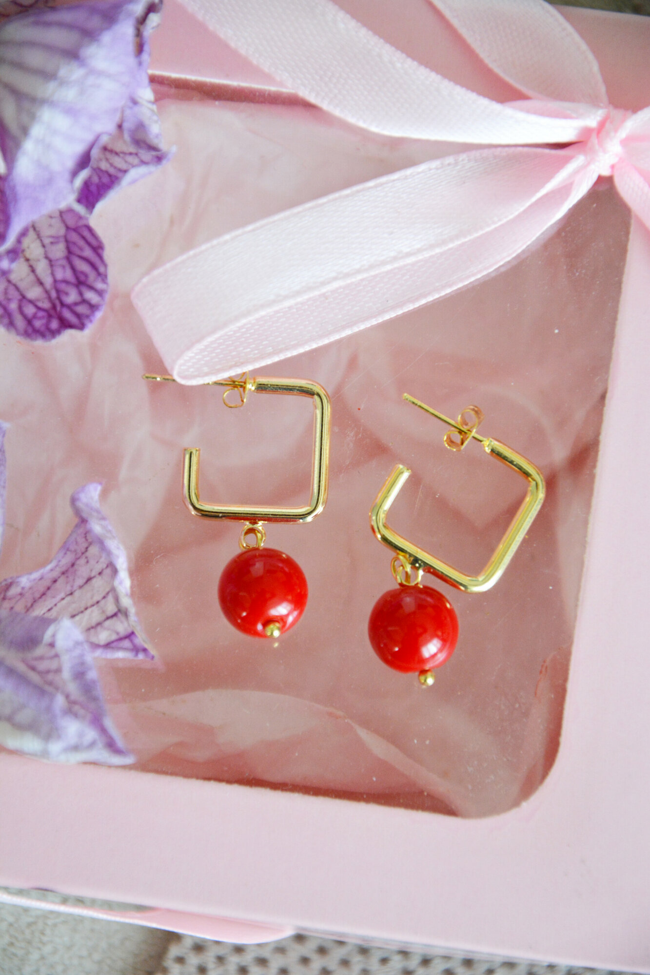 Серьги пусеты, с подвесками, коралл