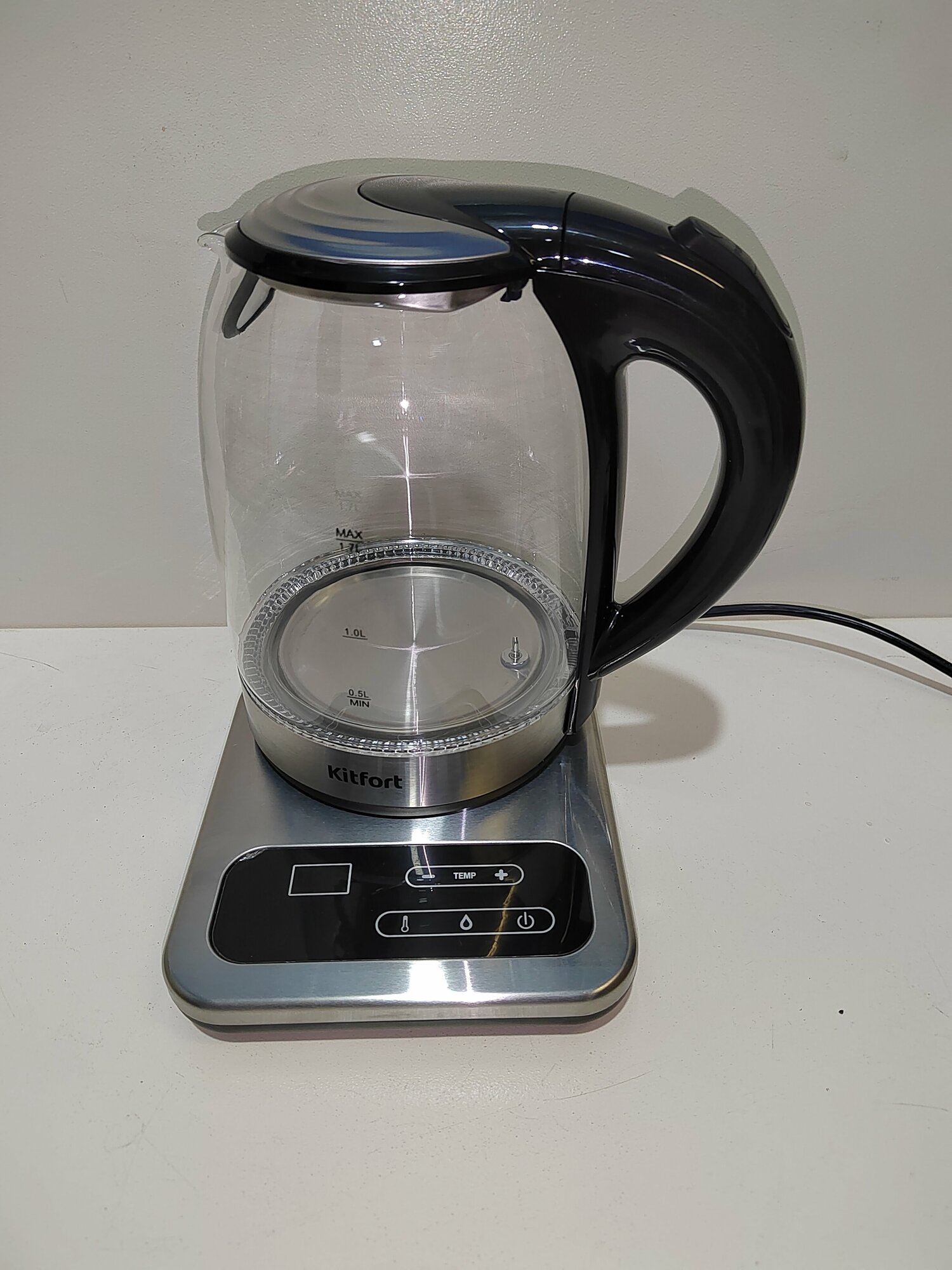 Чайник Kitfort КТ-657 1.7л. 2200Вт нержавеющая сталь/черный (стекло)