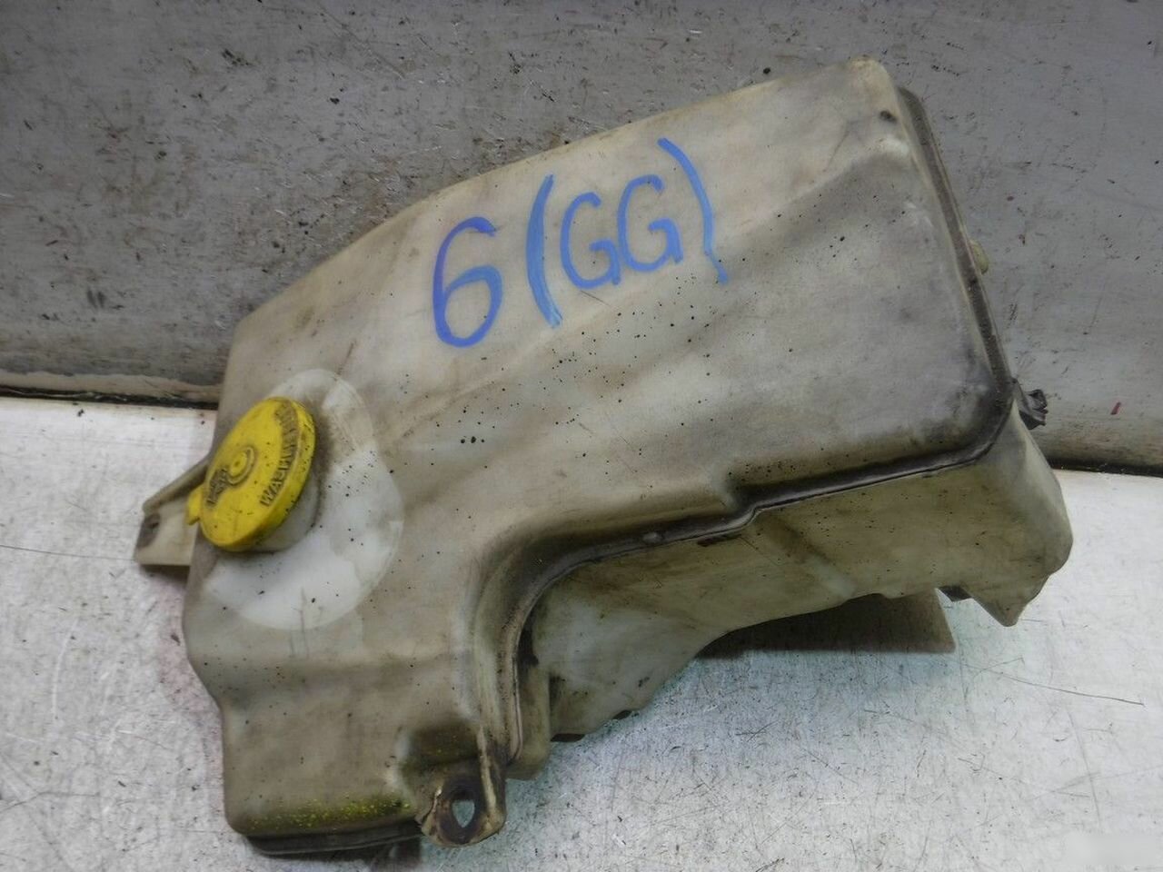Бачок омывателя лобового стекла Mazda 6 GG (2002—2005) 855341054