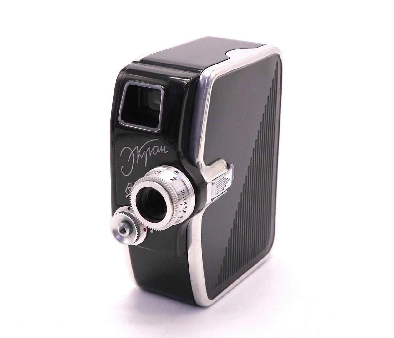 Черная любительская 8-мм кинокамера Экран (СССР)
