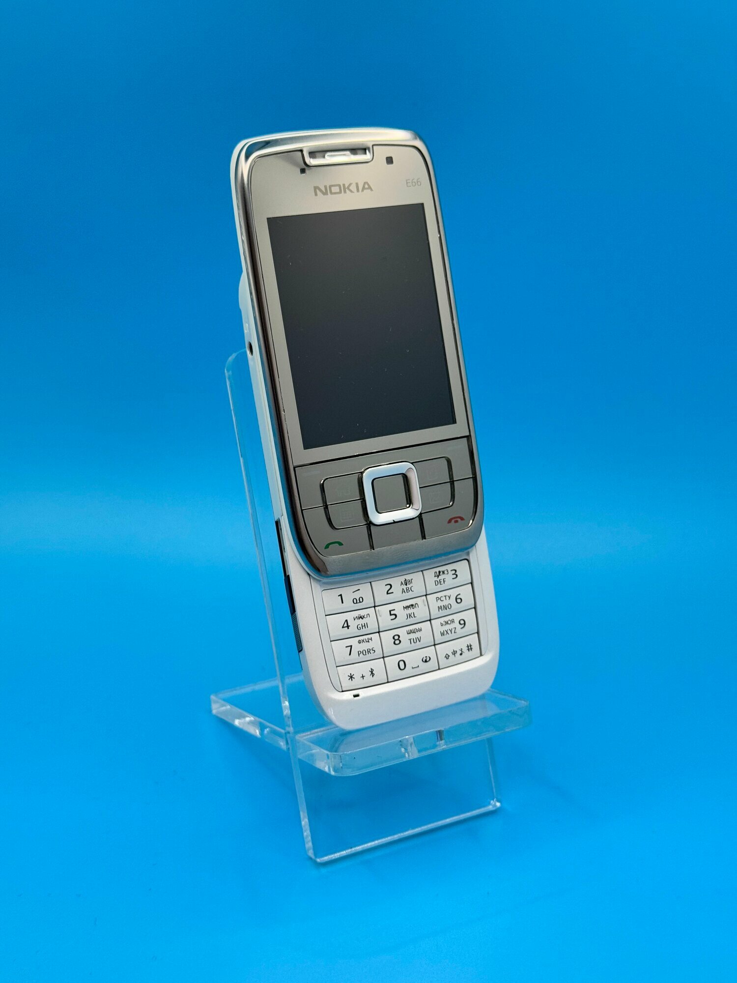 Мобильный телефон Nokia E66