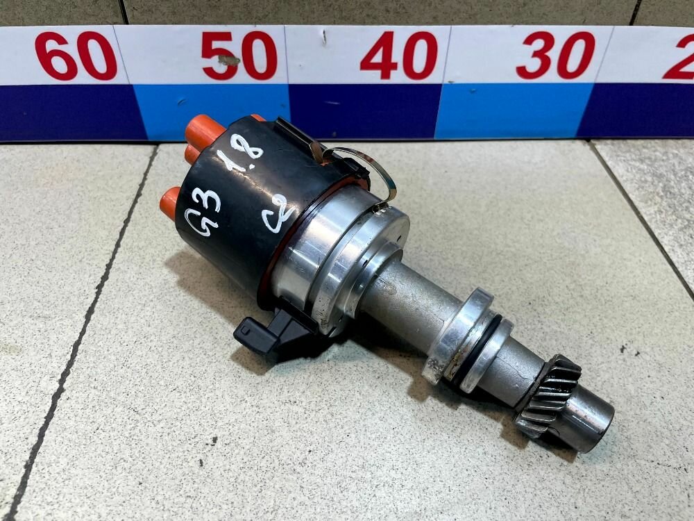 Распределитель зажигания VW Golf III 030905237AX