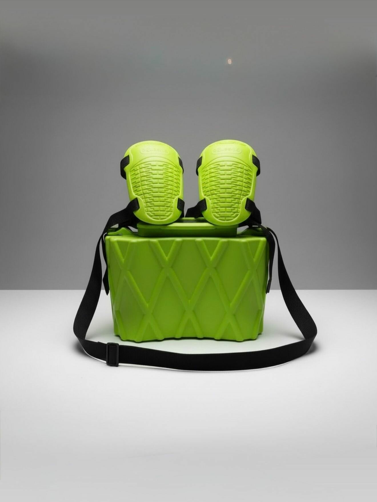 Набор для зимней рыбалки (кан для живца и наколенники)