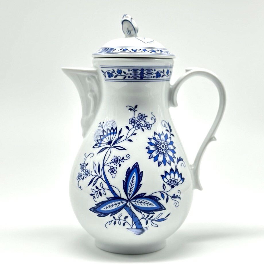 Кофейник из фарфора с декором "лук", Германия, 1990е г.