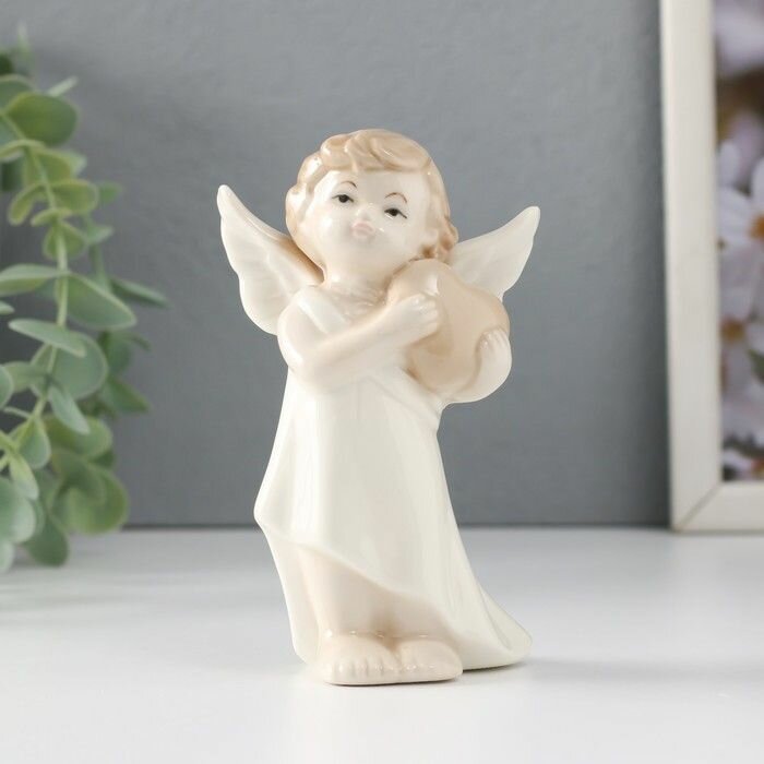 Фигурка керамика Ангелочек с сердечком в руках , 6.5 4.5 11.5 см
