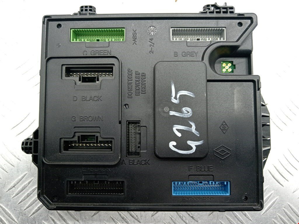 Блок предохранителей Renault Megane 3 243800007R арт. 1997889