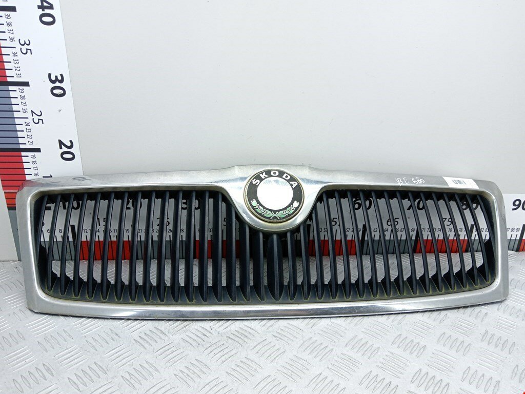 Решетка радиатора Skoda Octavia 1Z 1Z0853668 арт. 2051132