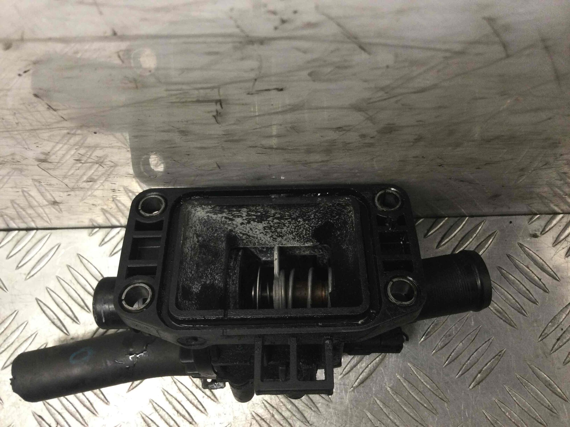 Б/У Корпус термостата Citroen C4 1 поколение [рестайлинг] 2008 - 2010 2008 г.