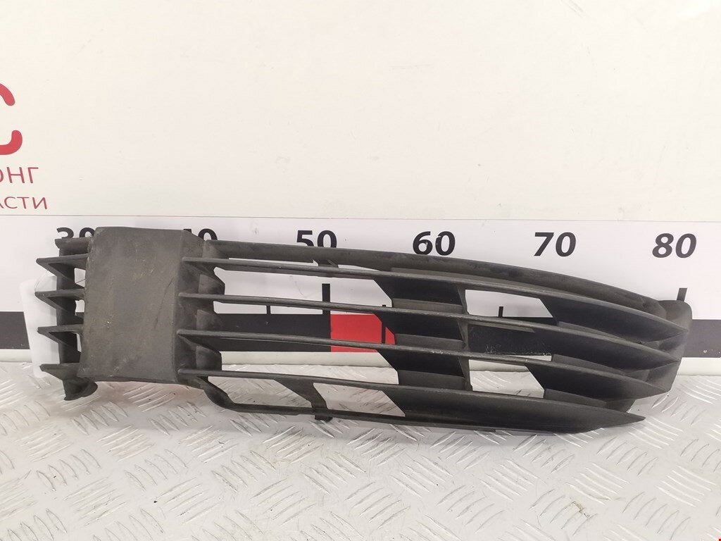 Решетка (заглушка) в бампер левая Volkswagen Passat 5 GP 3B0853665H арт. 1076882