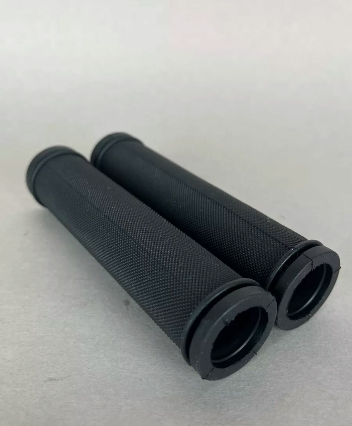 Грипсы для велосипеда (2шт в комплекте, качественная резина)