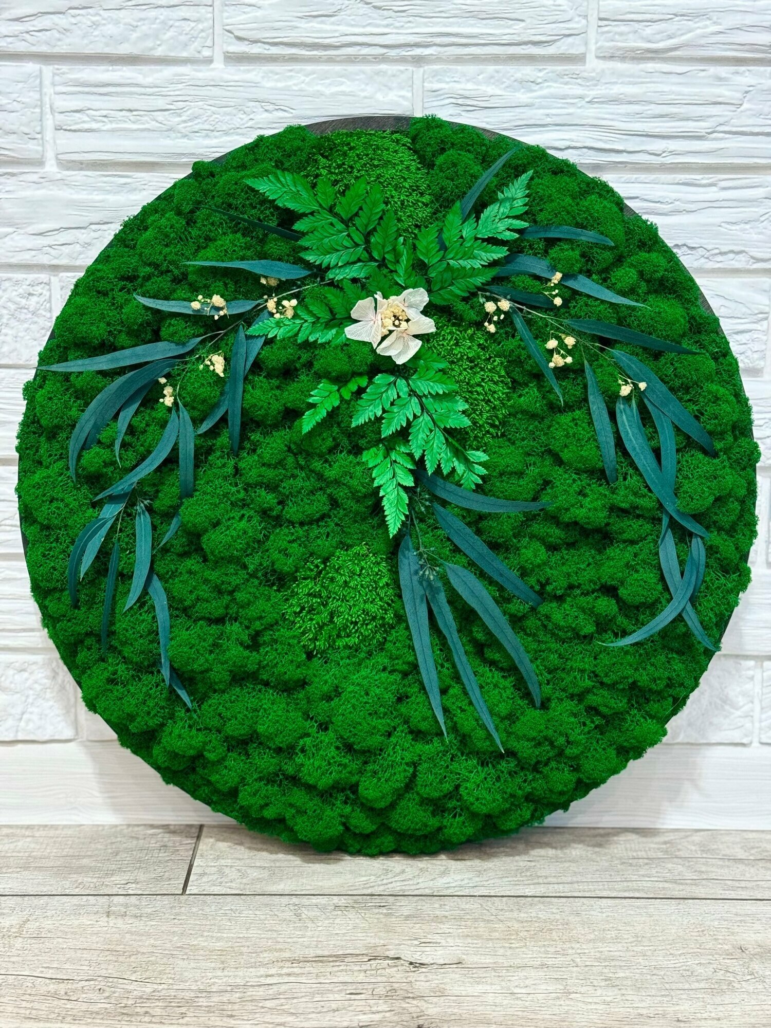 Картина из стабилизированного растительного мха с объемным декором ручной работы