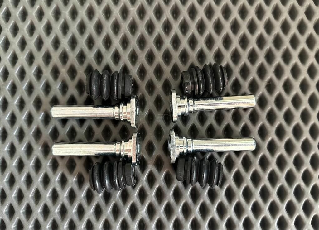 Комплект направляющих переднего суппорта шевроле лачетти CHEVROLET LACETT на две стороны