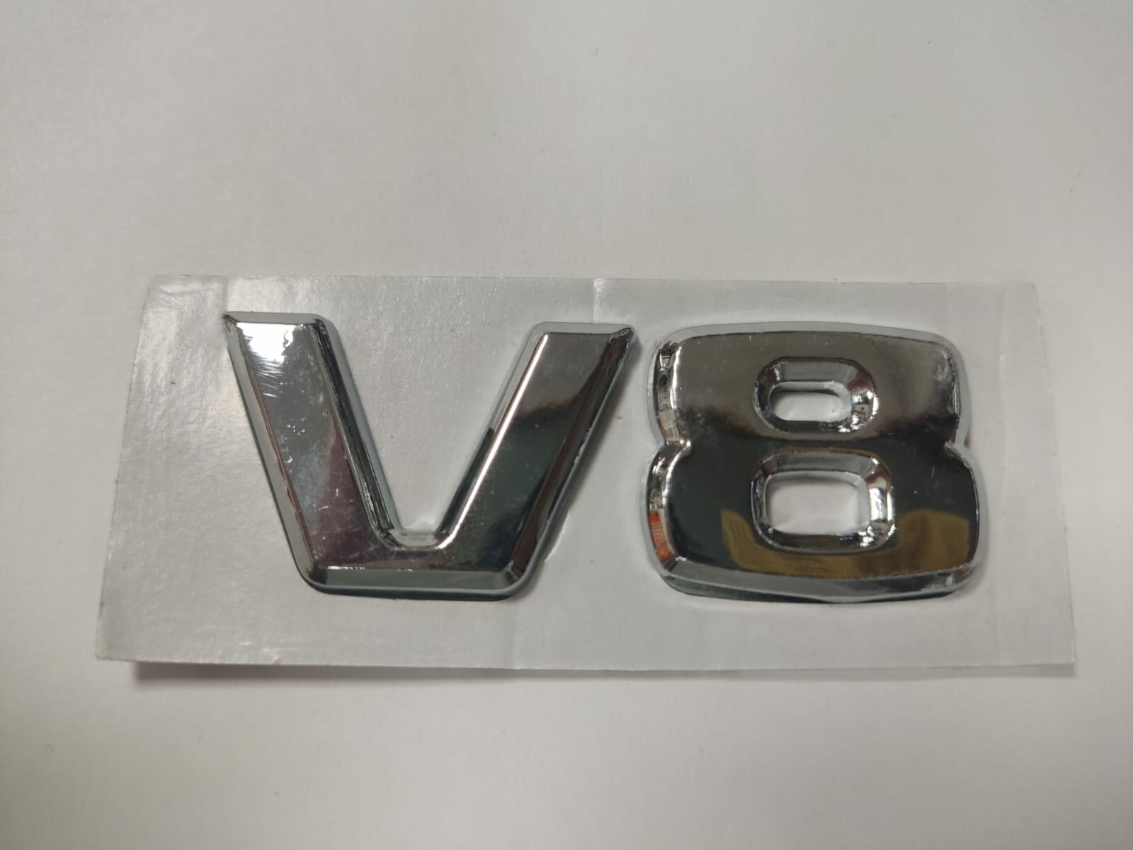 Шильдик V8, пластик, углепластик, для багажника и кузова, самоклеящийся, 7 x 2.5 см