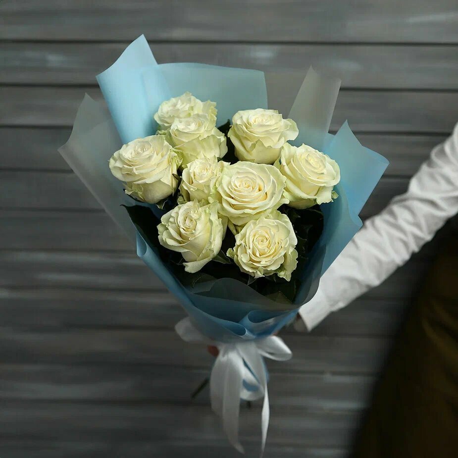 9 белых роз Эквадор, 50 см, в упаковке монобукет от Букет Маркет