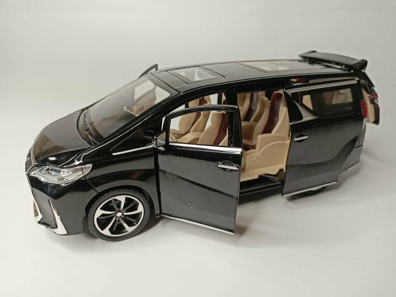 Машинка коллекционная Lexus LM 300h, коллекционные машинки, лексус бус, минивэн