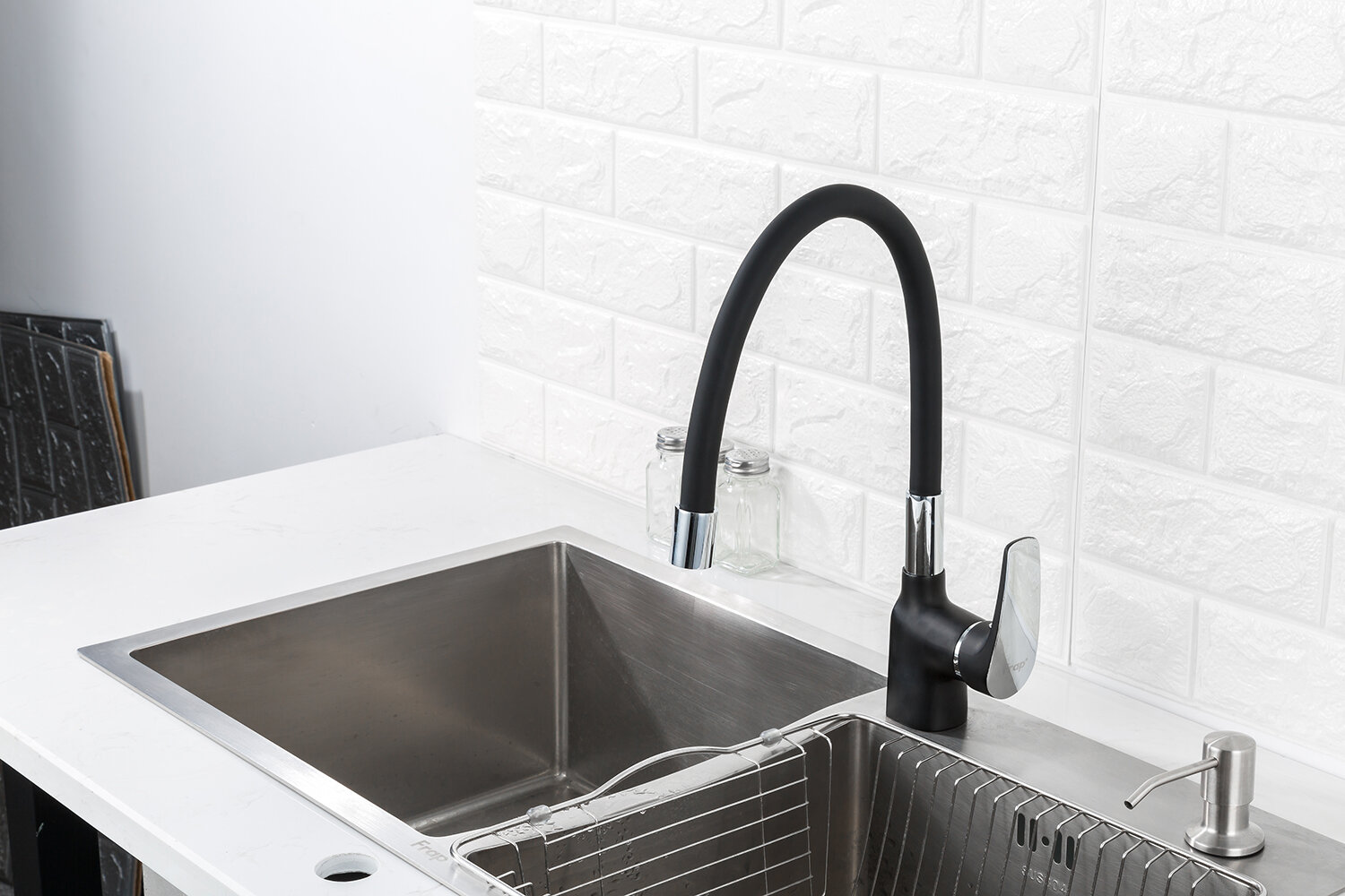 Смеситель для кухни с гибким изливом Frap F4HB45LQ3-KQ04AN, черный