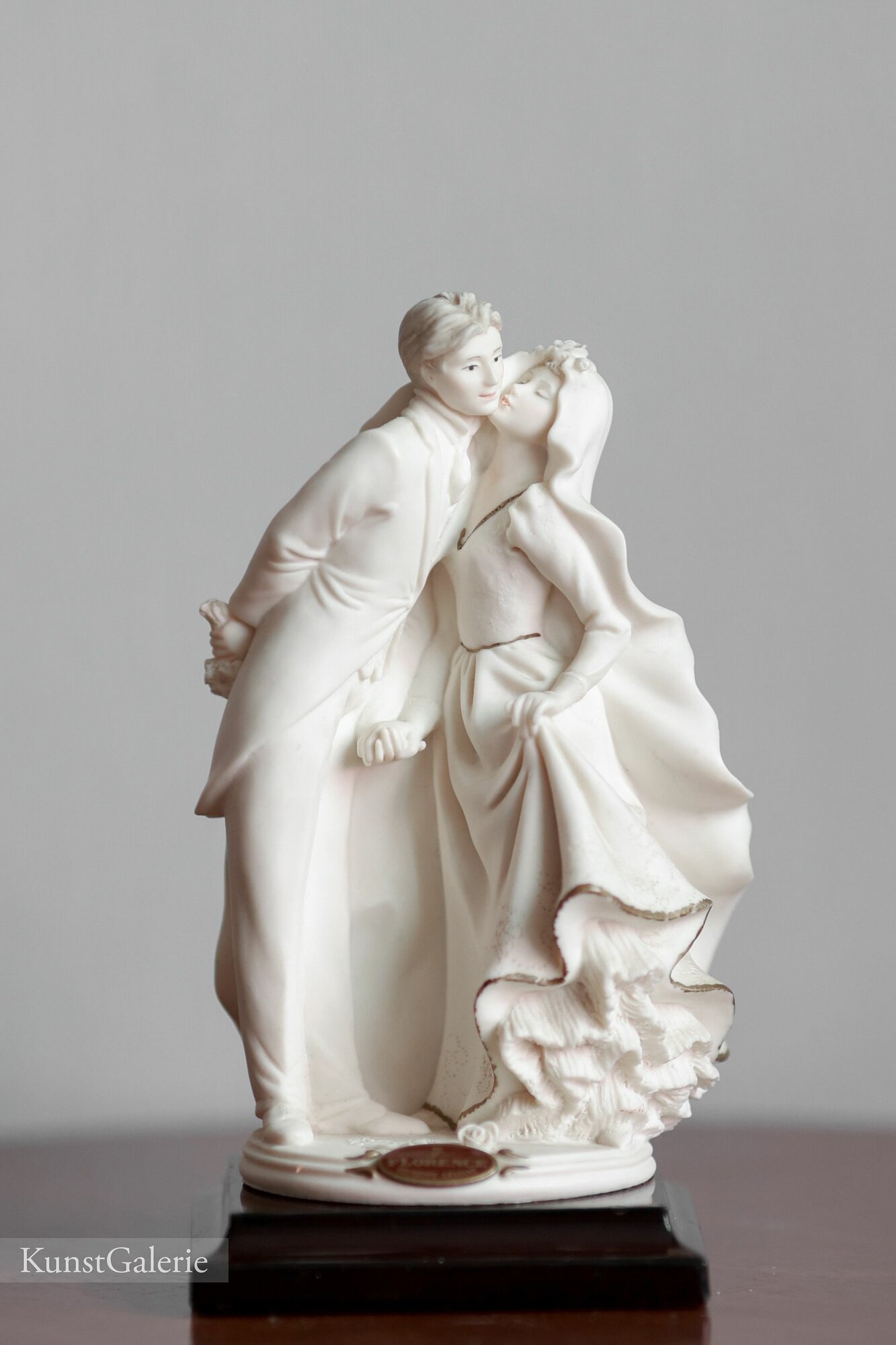 "Свадебный поцелуй" статуэтка Giuseppe Armani Capodimonte - Together - Джузеппе Армани Каподимонте - Подарок на свадьбу