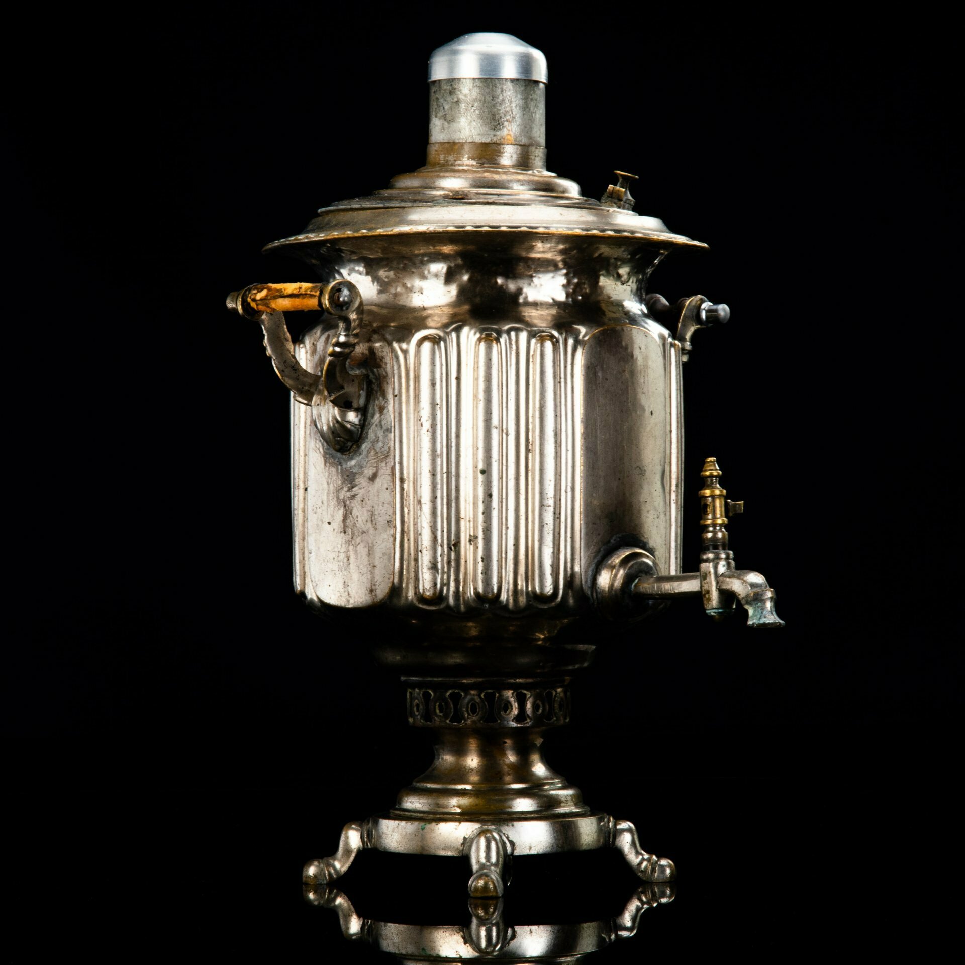 Самовар угольный формы "фонарь", латунь, никелировка, выколотка, литье, чеканка