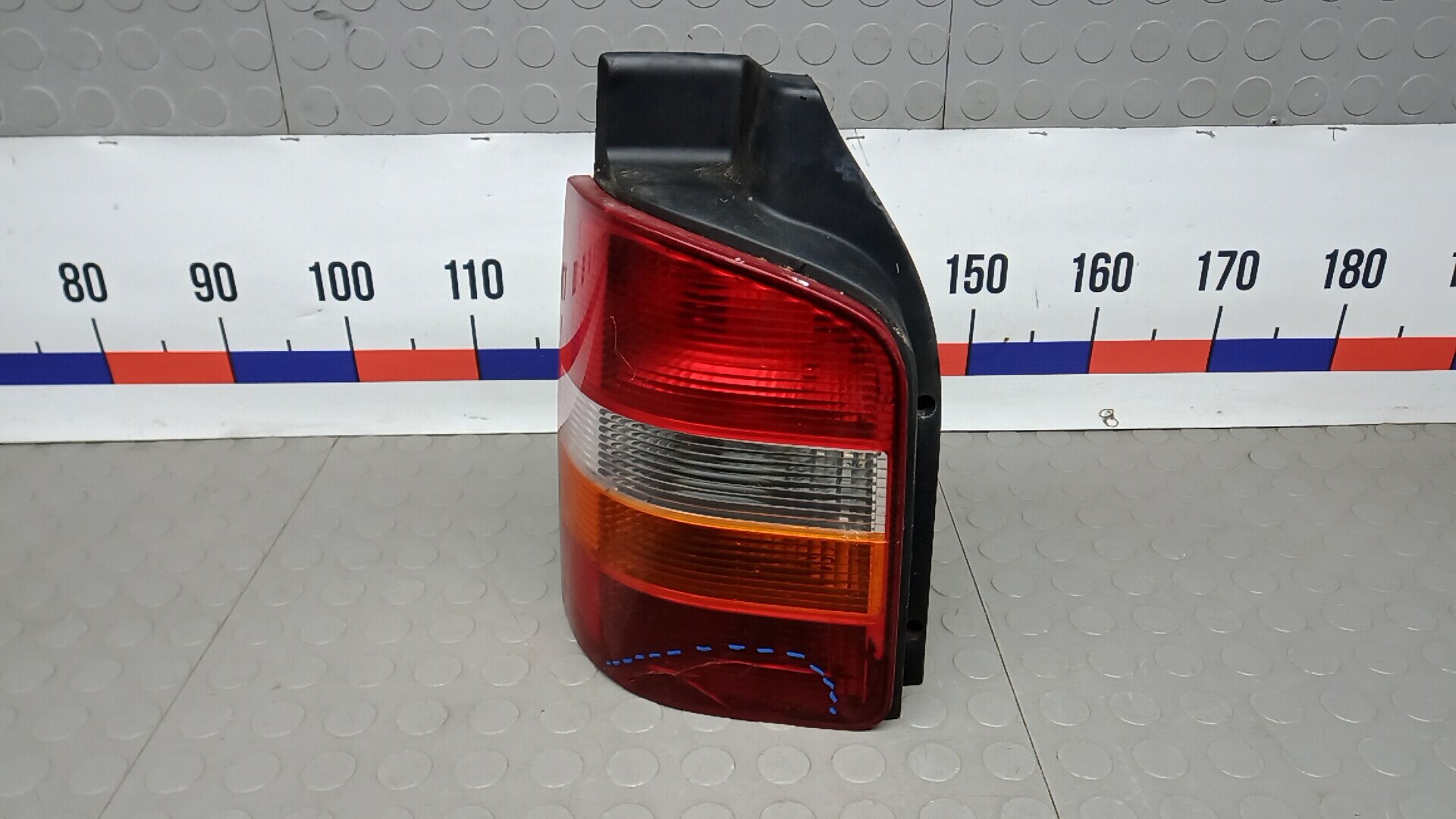 Фонарь задний левый VOLKSWAGEN TRANSPORTER T5