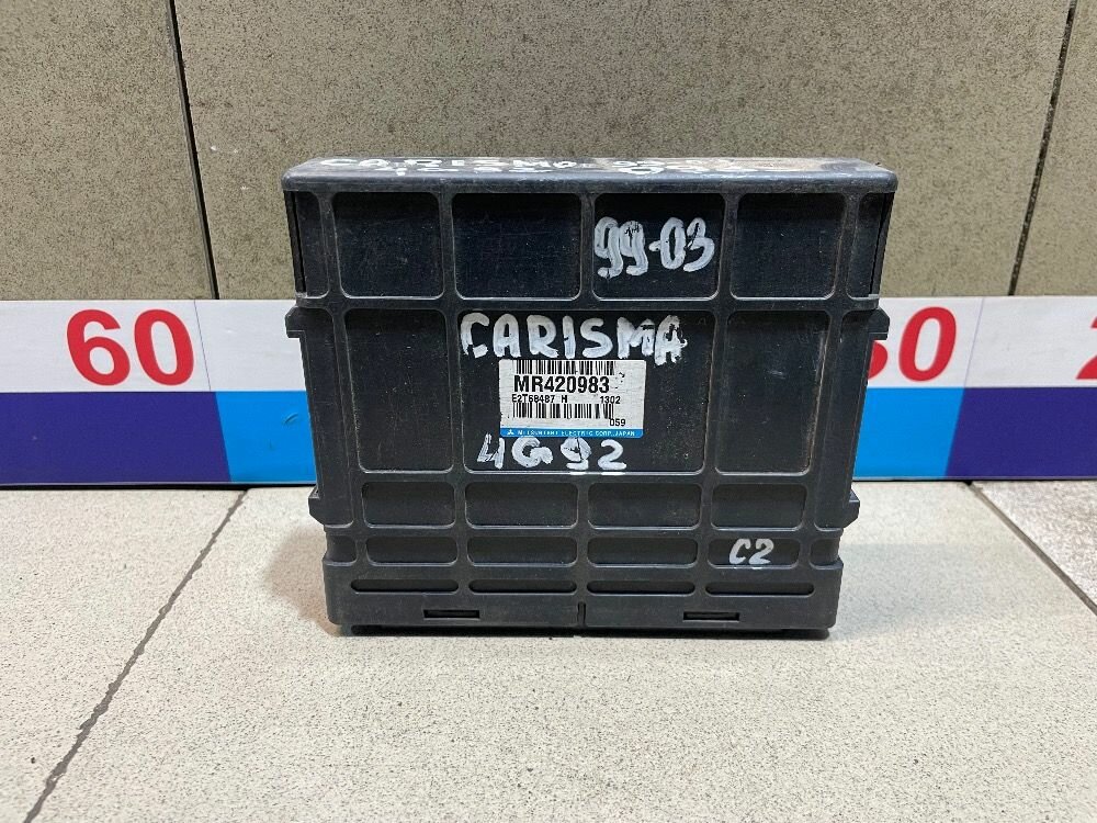 Блок управления двигателем Mitsubishi Carisma 1.6 MR420983