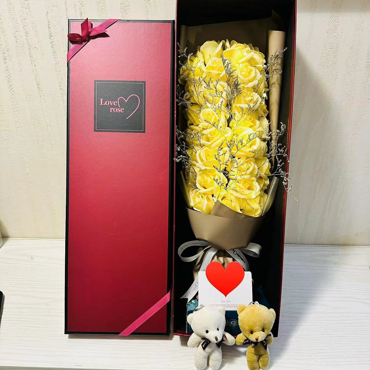 Упаковочная коробка Подарочная коробка среднего размера с розой Упаковочная коробка для букета ярких серебряных роз Крышка «Небо и земля» Коробка с бантом и цветами