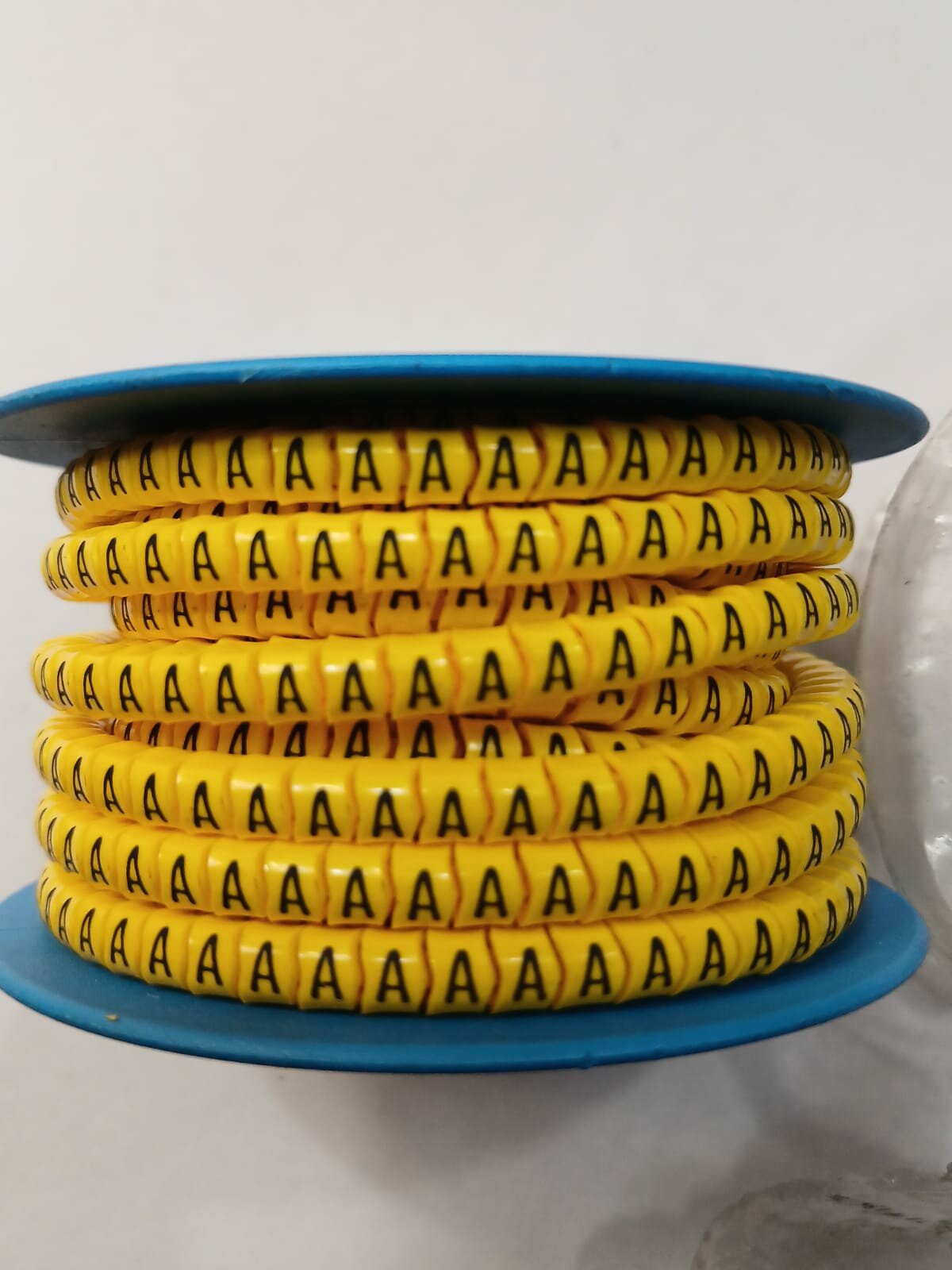 DKC Колечко маркировочное A, 2.5-5 мм. черное на желтом (уп.1000шт) AZO3AABY