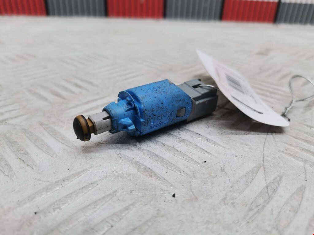 Датчик положения педали сцепления (Выключатель сцепления) Renault Megane 2 8200168239 арт. 2110515