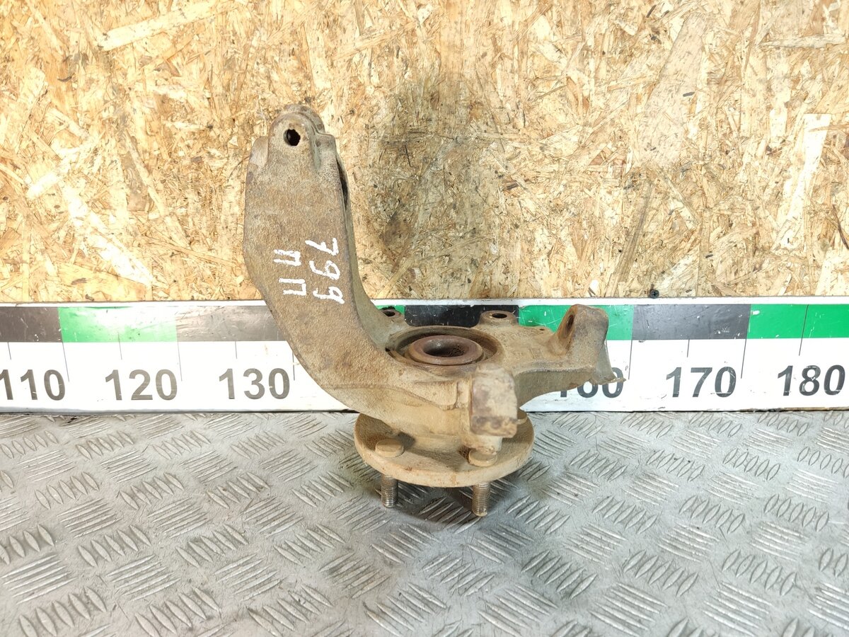 Кулак поворотный передний левый FORD Focus 2 2005-2008 3М513К170