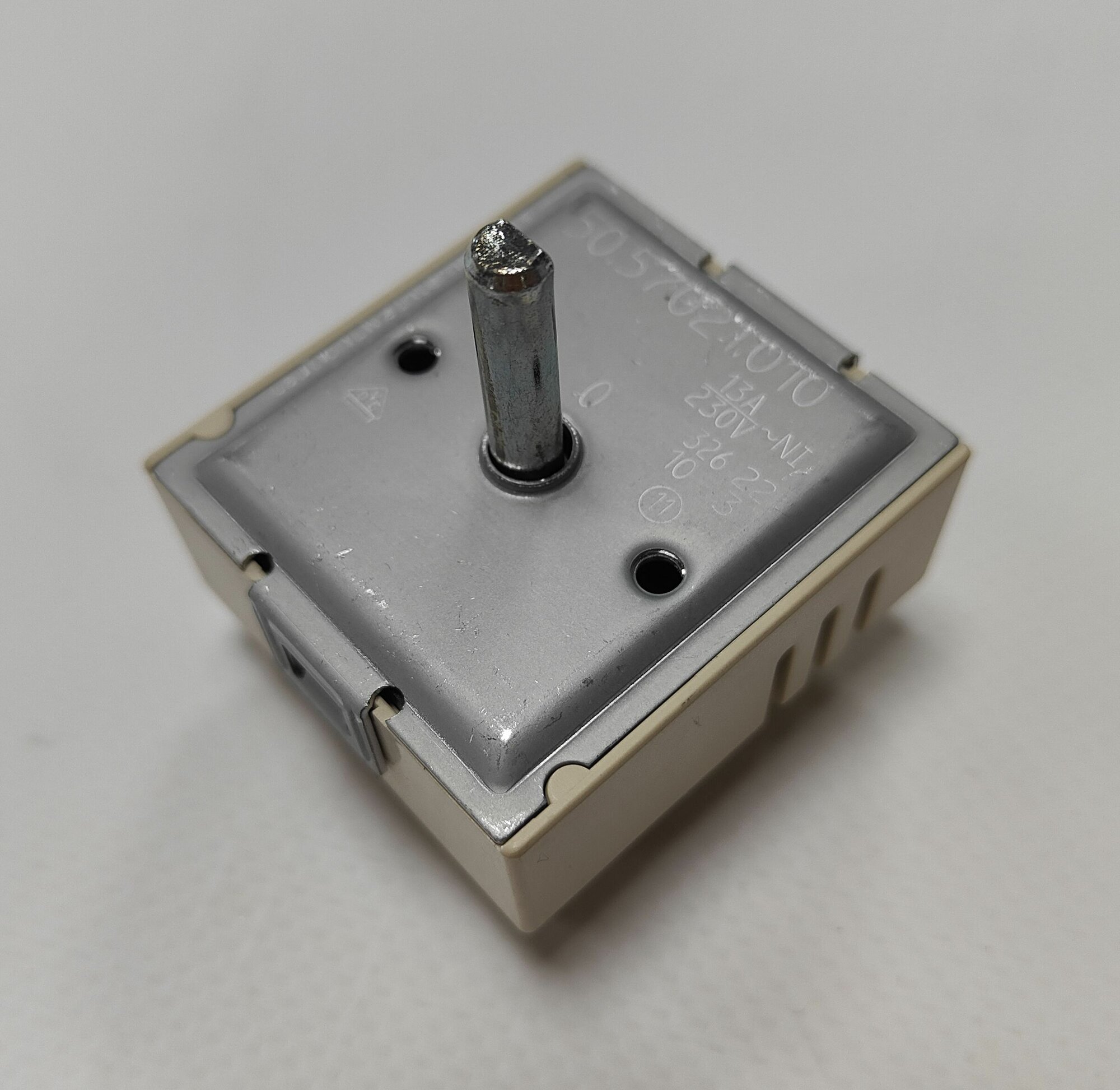 Регулятор мощности конфорки однозонный 50.57021.010 ARISTON