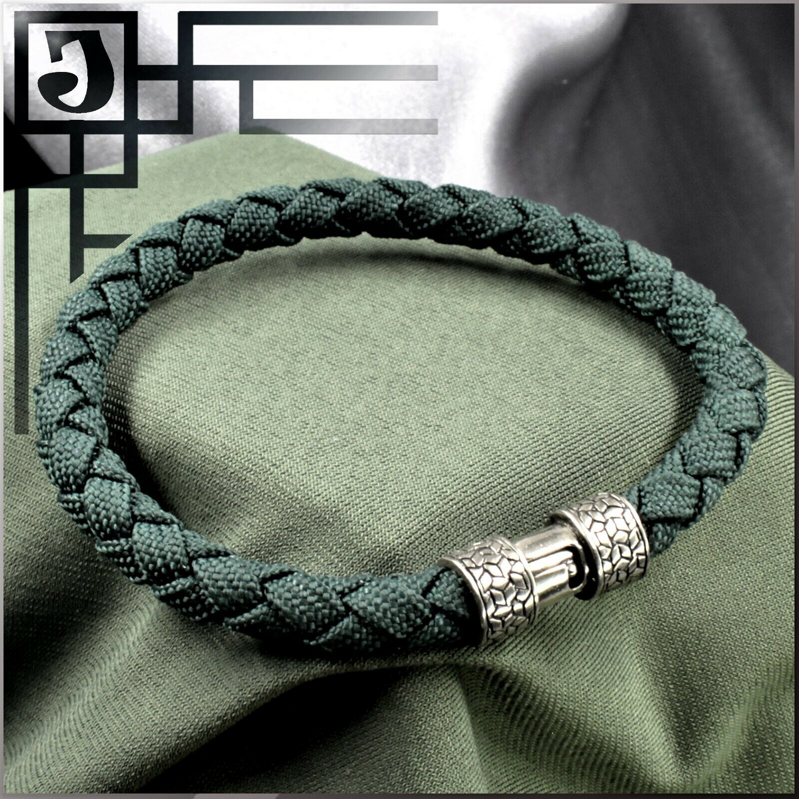 Плетеный браслет