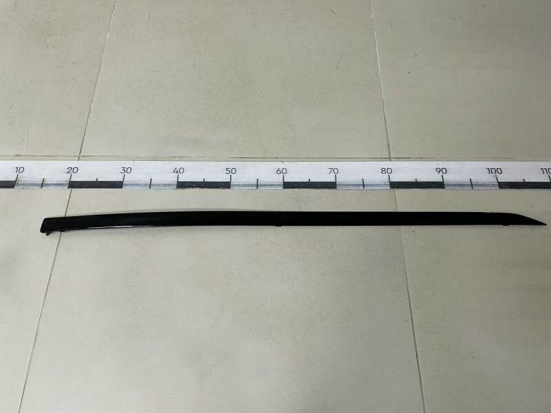 Молдинг передней правой двери Volkswagen Tiguan 2017 кат.номер: 5NA853332A