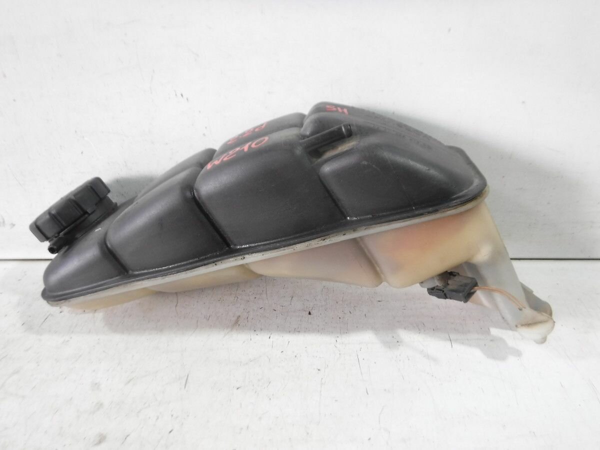 Бачок расширительный Mercedes-Benz E-класс W210/S210 (1995—1999) A2105000349