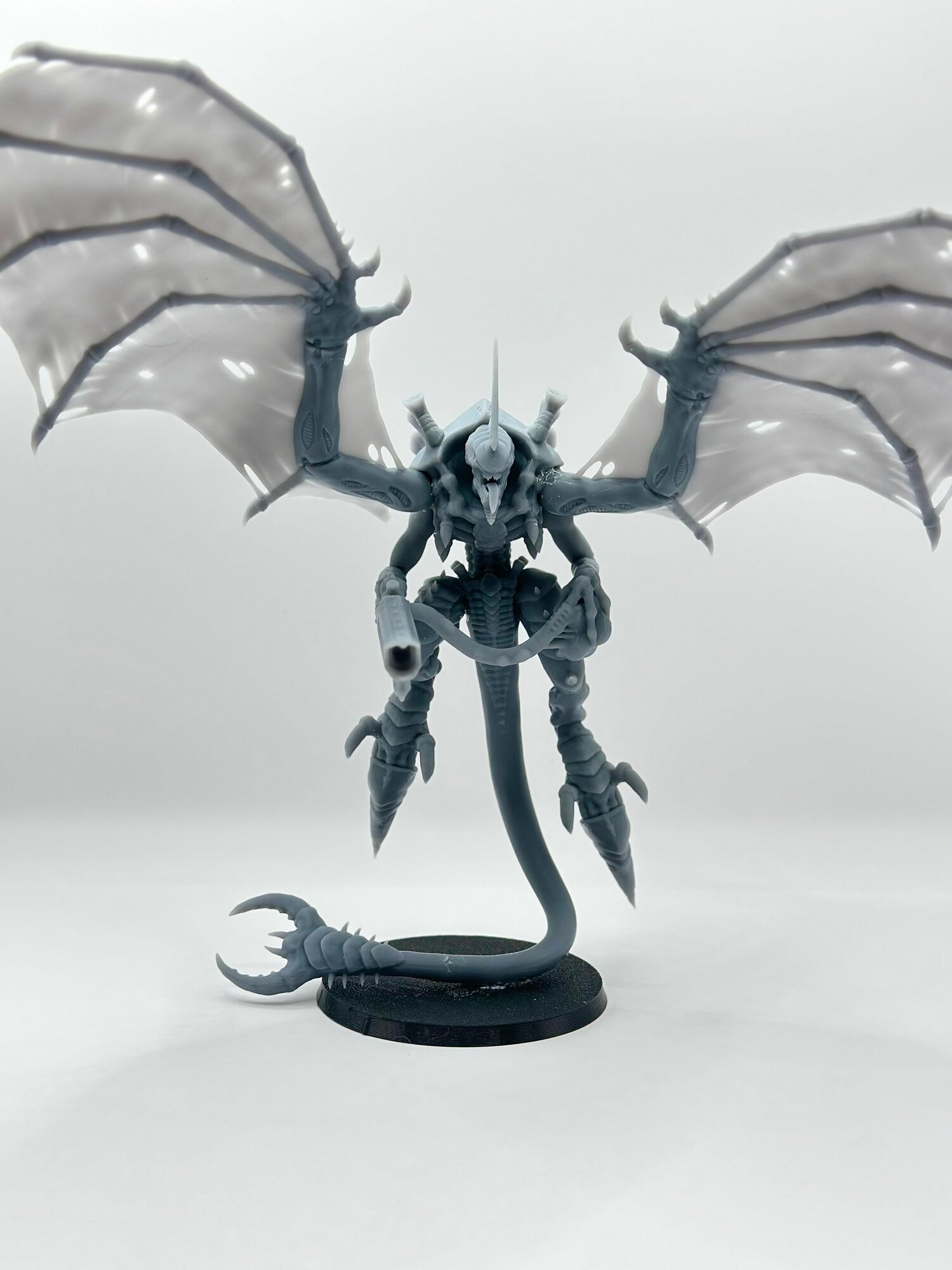Миниатюра "Tyranids: Winged Hive Tyrant" Warhammer 40k, НРИ. 1 штука.