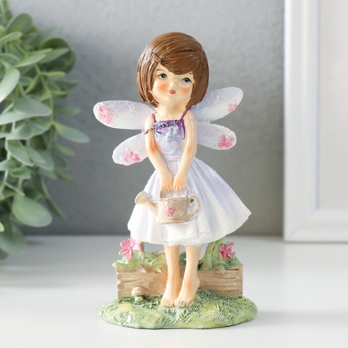 Фигурка полистоун «Малышка в сиреневом платье с крыльями, с леечкой», 7.5×5×13 см
