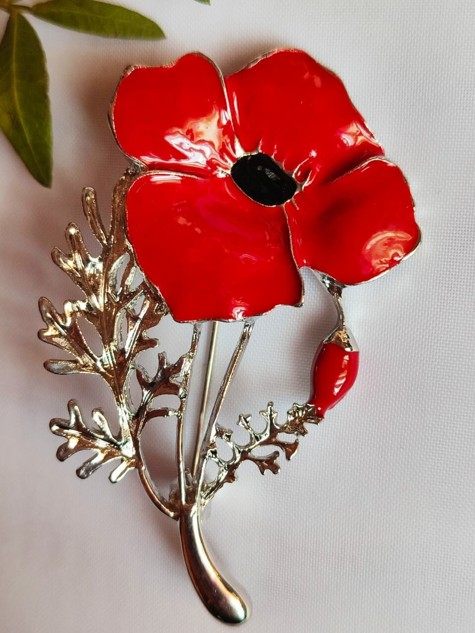 Брошь, стразы