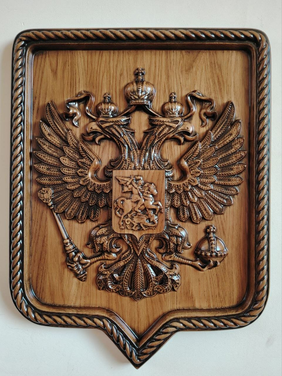 "Герб России" - деревянное резное панно на стену из массива дуба