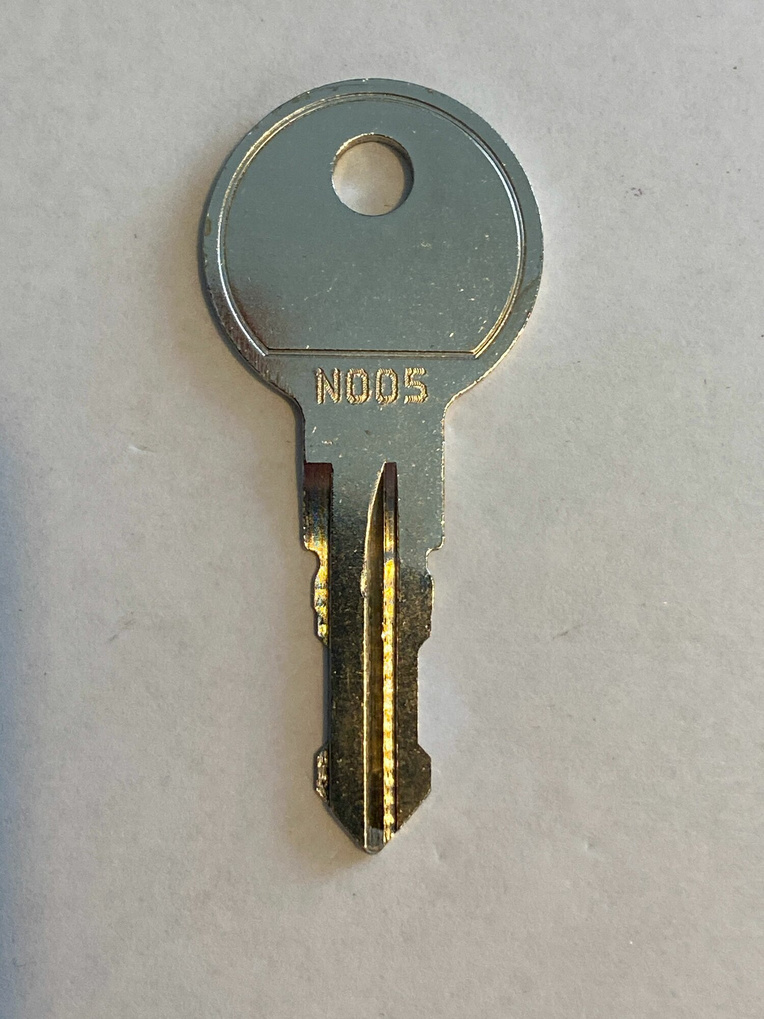 Ключ для багажника Thule N005