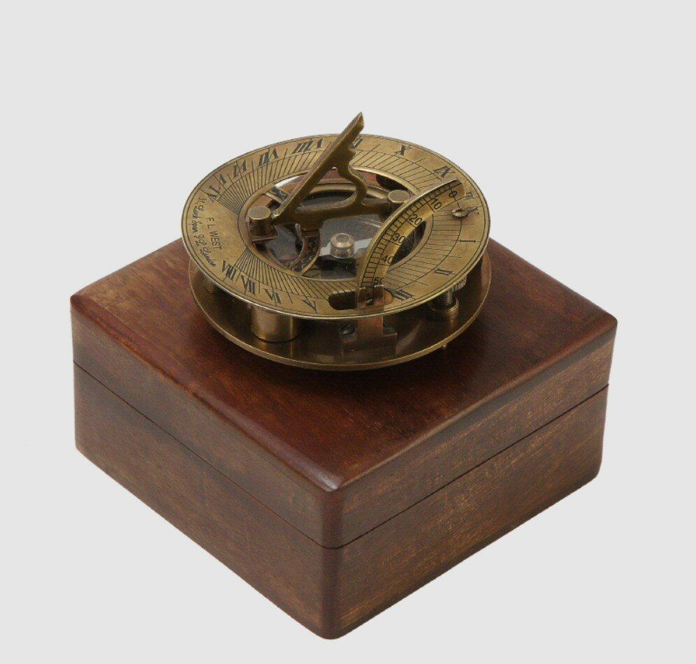 Морской компас в деревянном футляре d 8; h 3 см KSVA-TN-15-4458