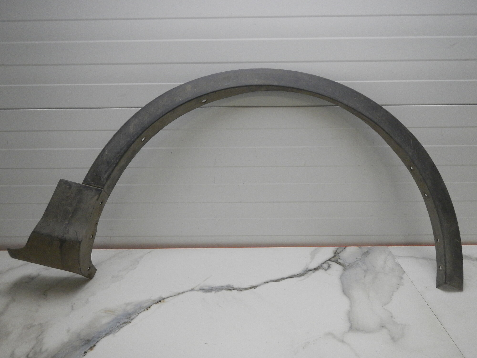 Б/У Накладка крыла переднего правого, Ford (Форд)-KUGA (13-19) FORD KUGA (13-19) Царапины, сломано1 крепление. 599465 FO...