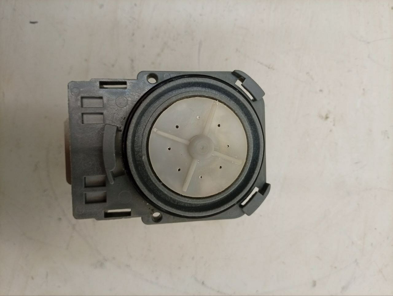 RST703DW кт18 Рециркуляционный насос (помпа) для стиральной машины Indesit Ariston C00373082 б/у