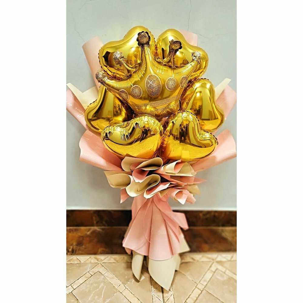 Букет из мини-шаров с короной