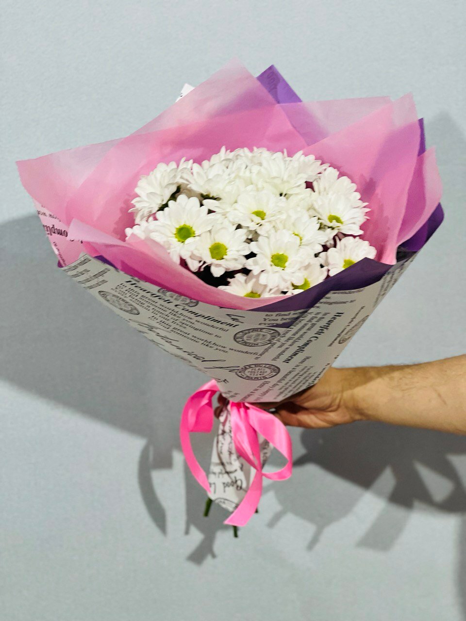 Букет из 5 хризантем "Ромашки" для мамы, любимой и всех женщин в день святого Валентина