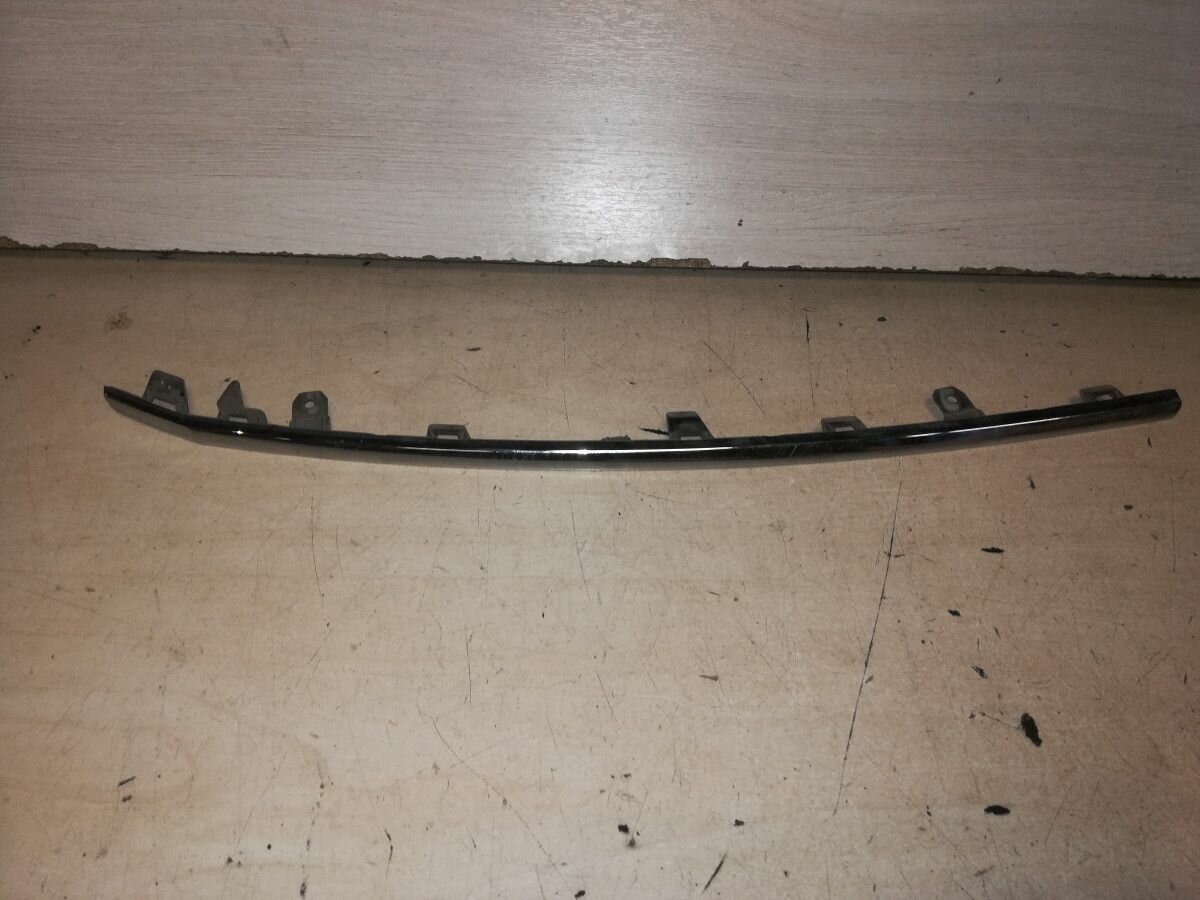 Хром молдинг накладка решетки радиатора VW Tiguan 5N0853768H