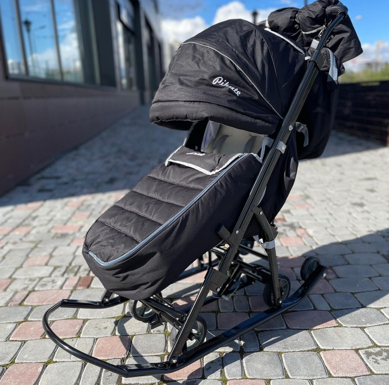 Санки-коляска с бампером , детские, зимние на колесах Pikate "Black ONYX" 2022/2023г. г. NEW цвет: черный.